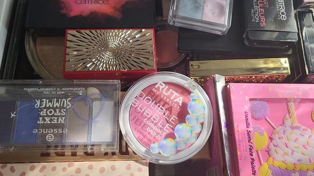 Где храню большую часть косметики...?..