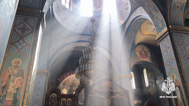В Крыму сотрудники МЧС России проводят инструктажи в храмах перед празднованием Светлой Пасхи