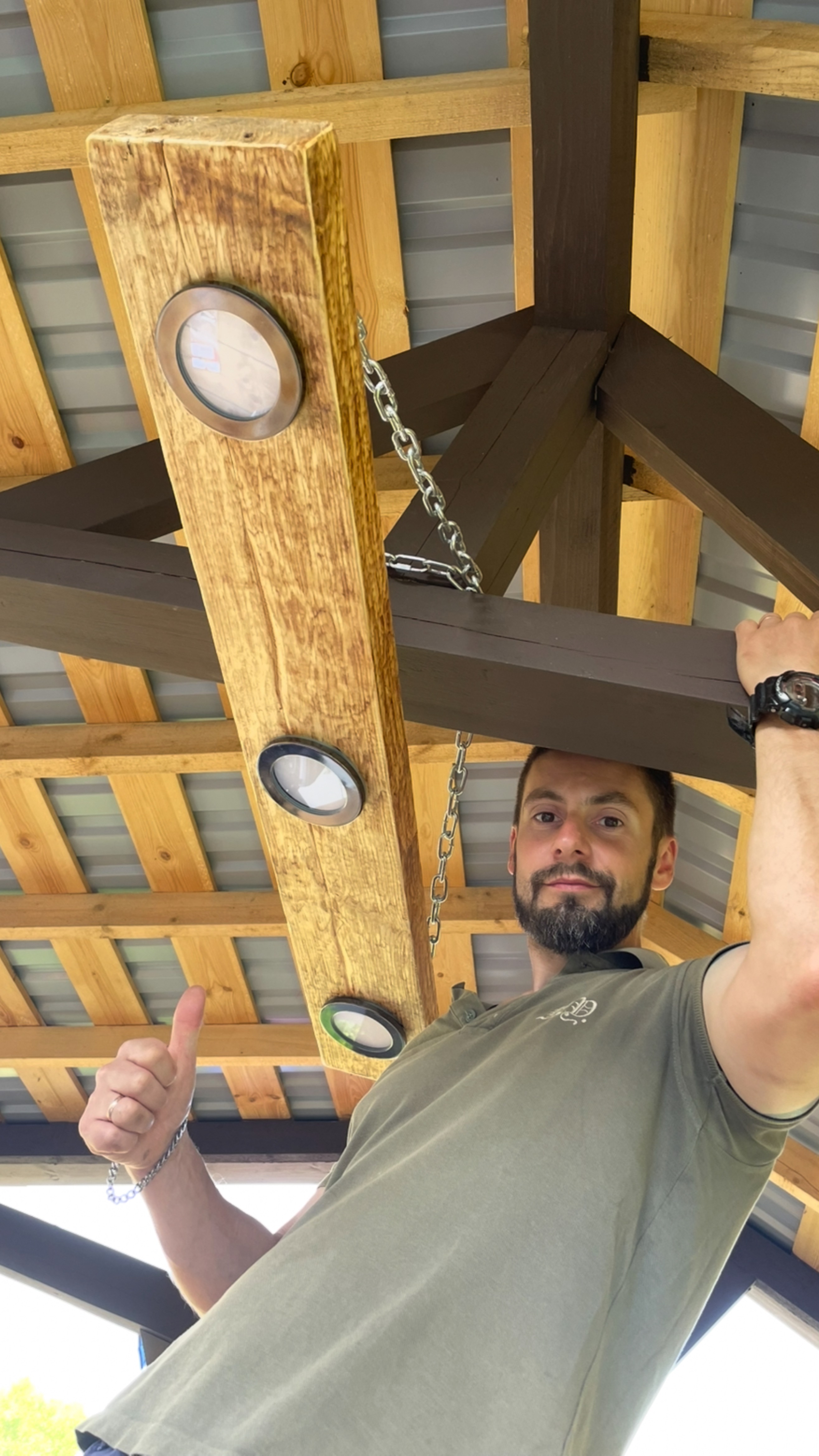 Люстра из доски для беседки