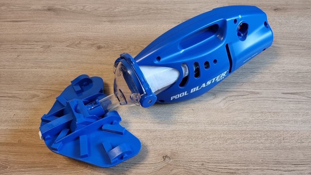 Как почистить дно бассейна? Ручной водный пылесос - Watertech Pool Blaster Max!
