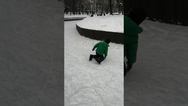 Каток в парке Сосенки (метро Царицыно, Москва) Декабрь 2021