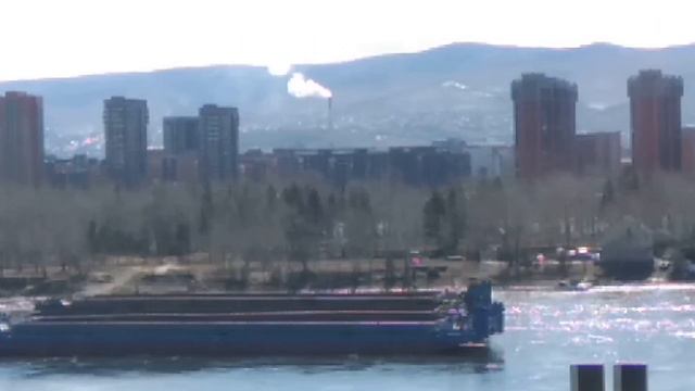 Ледоход на Енисее в Красноярске