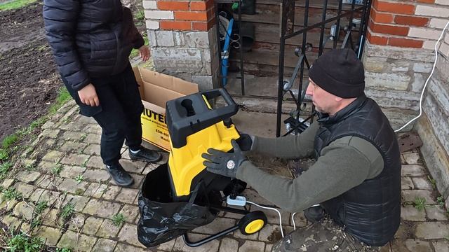 Садовый измельчитель ESH-4000 HUTER #деревня #дача #садоводничество #plants #сад #обзор #распако.mp4