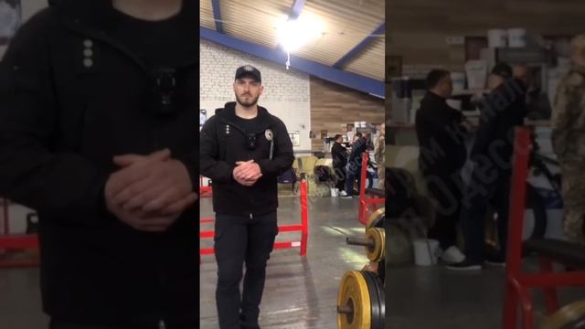 ТЦК. Пытаются задержать мужчину, хотя с ним находится несовершеннолетний ребенок