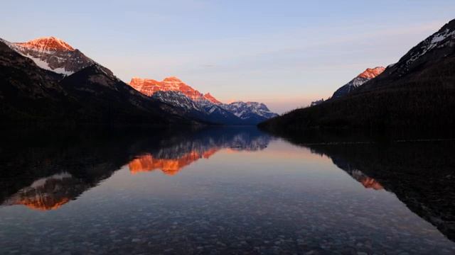 Спокойная природа скалистых гор для сна и медитации