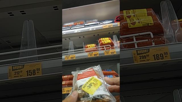 Тухлятиной торгуют И всем НАПЛЕВАТЬ ВСЕ И ВСЕ КУПЛЕНЫ!!!