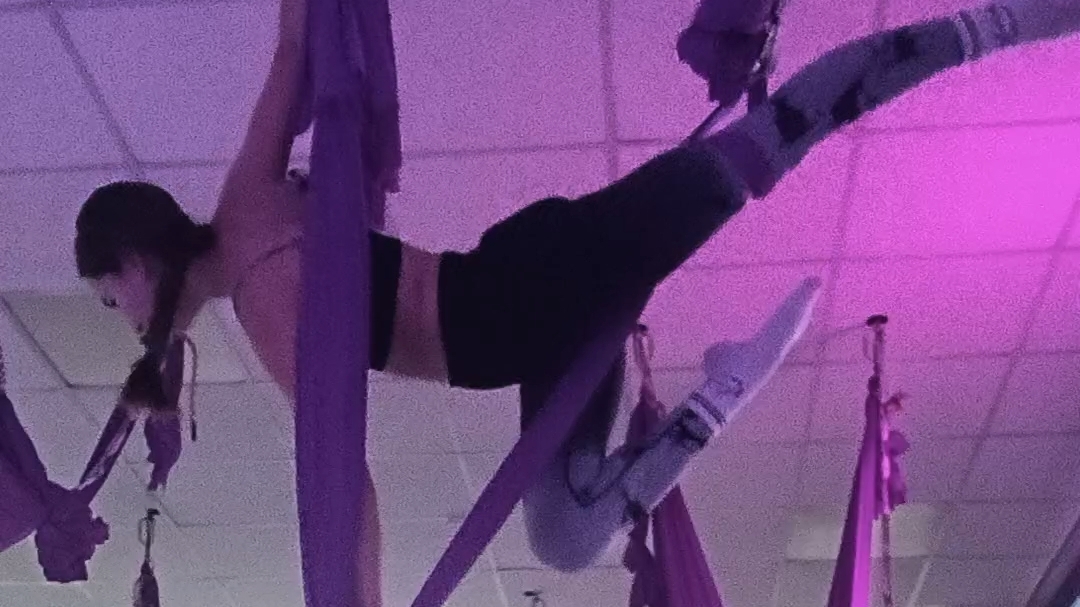 Флай дэнс Laurie Darmon - Laisse-moi t'aim. Танец на гамаке, акробатика на гамаке  #flydance #гамаки