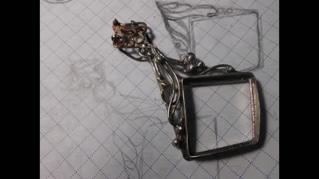 Делаем бейл к кулону.