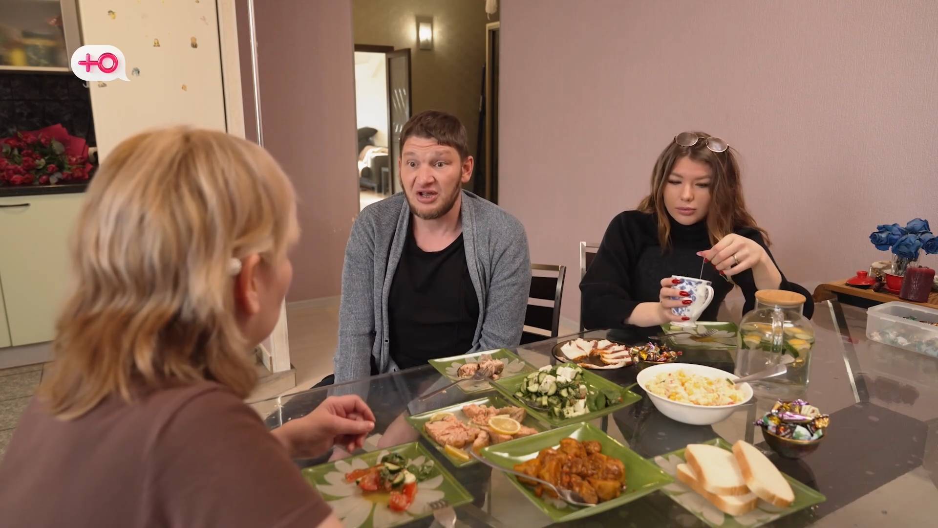 Мужчина не даёт сесть себе на шею меркантильной свекрови