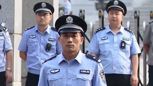 «Мы любим всех». Депутат Алексей Митрофанов и писатель Эдуард Лимонов ведут дискуссию. Конец 2000-х.