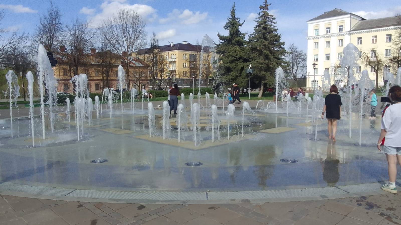 Фонтан на Октябрьском проспекте открылся 20.04.25