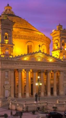 "Ротонда Моста (Собор Успения Богородицы): где купол такой огромный, что даже ангелы теряются"