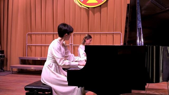 16. А. Пьяццолла «Libertango» (Либертанго). Исполняют Соловьёва Екатерина и  Мелехова София.