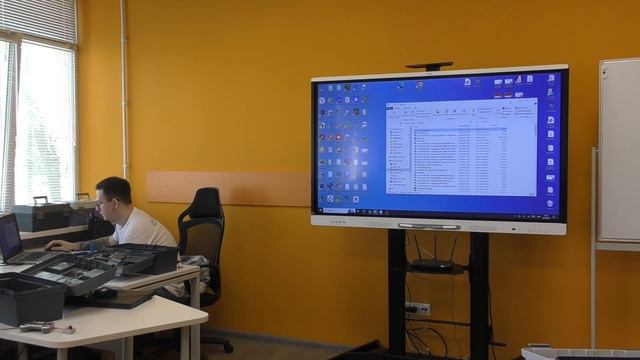 Основы конструирования набора Robotrack Стажер А. Программирование платы HUNA MRT