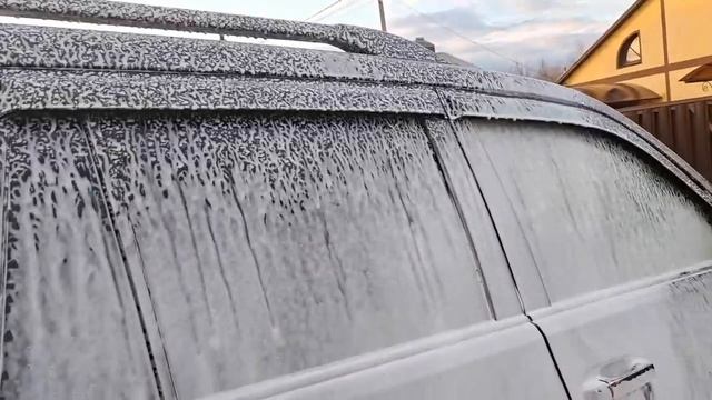 Моим ЧЕРНЫЙ автомобиль. Мойка HUTER W195-PRO с пенообразователем,  автошампунь HUTER.