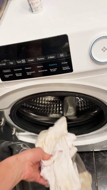 Шок! Это средство удалило все пятна с белой футболки!