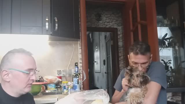 НАЖАРИЛИ ВКУСНЫХ КОТЛЕТ. НЕМНОГО ВЫПИЛИ