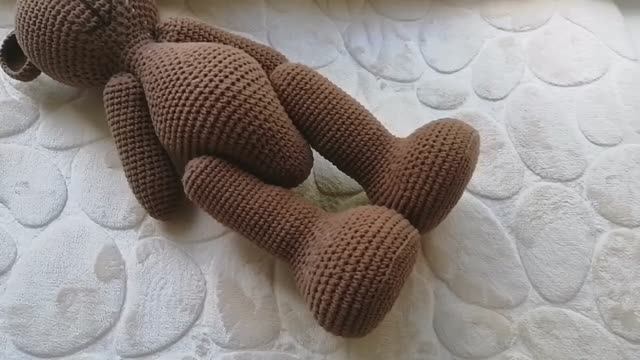 Как связать ножки для медвежонка