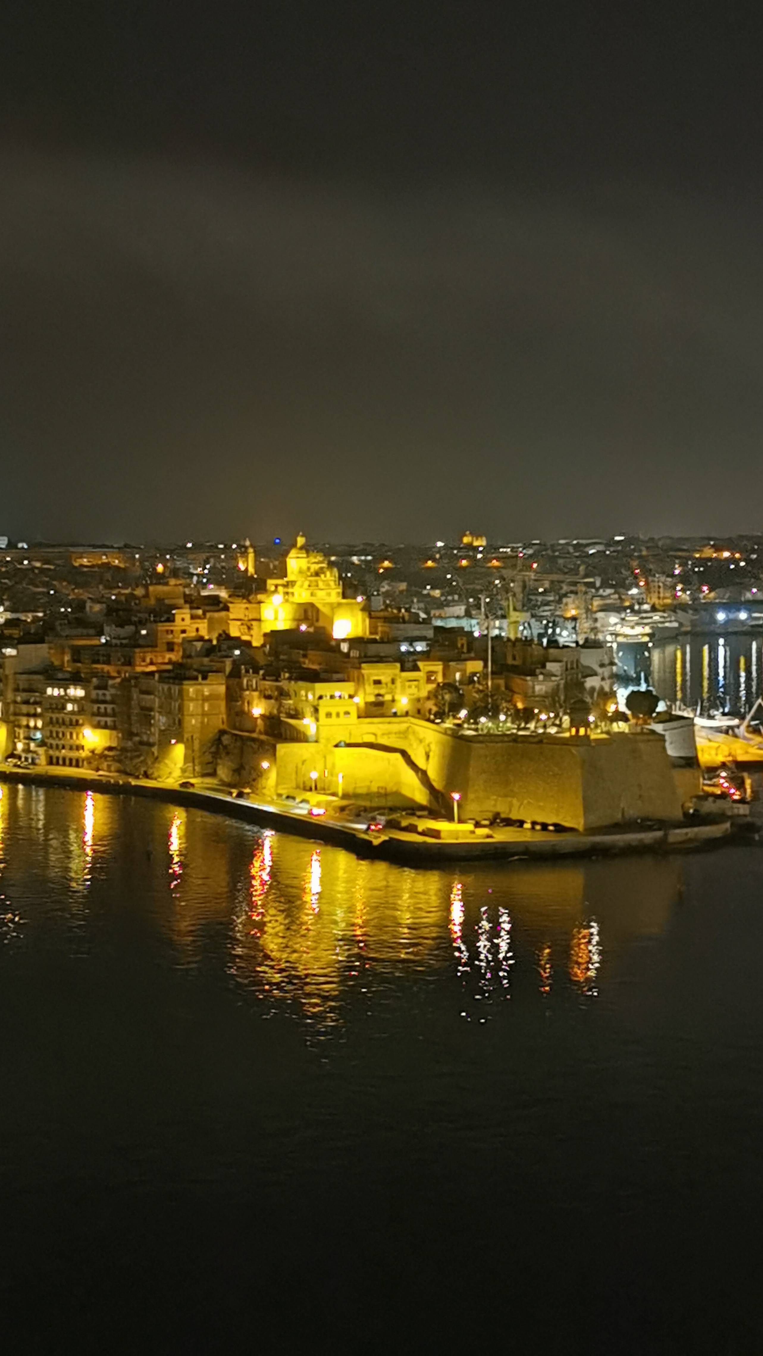 «Ночная Валлетта: когда город превращается в декорацию к средиземноморской сказке»