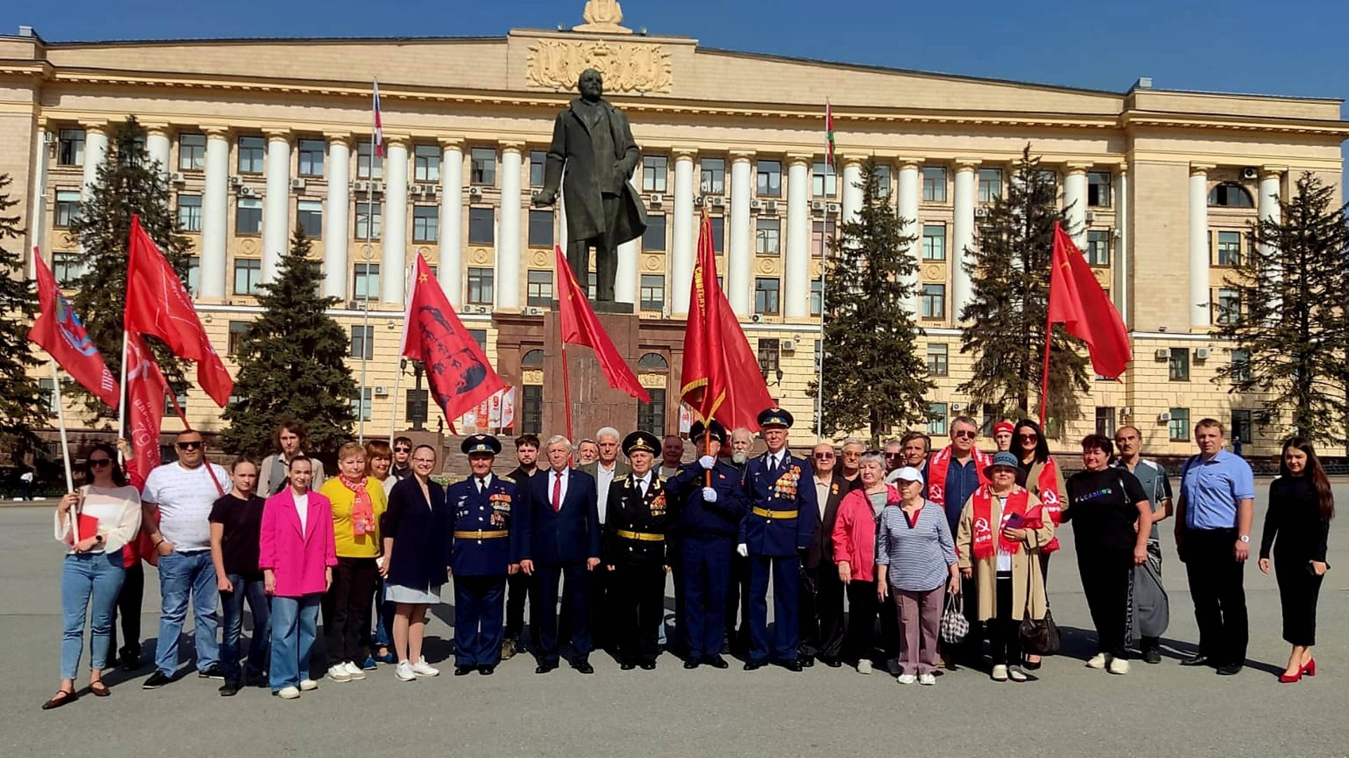 Ленин жил, Ленин жив, Ленин будет жить!