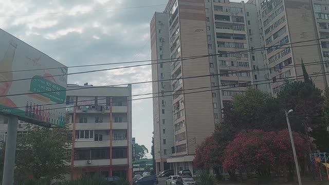 г. Сухум  (Абхазия) / Вид из авто - въезд  в город и его центр