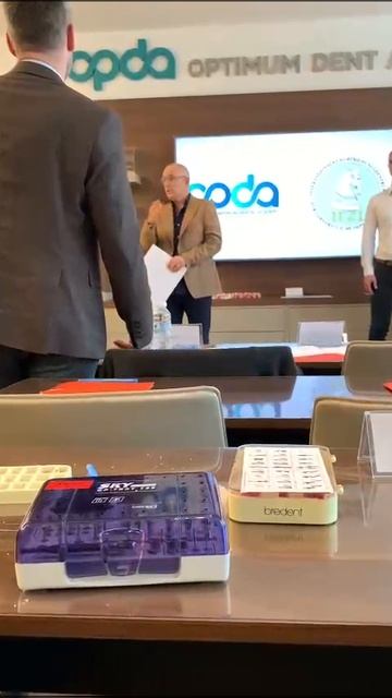 Профессор Hakan Ozyuvaci