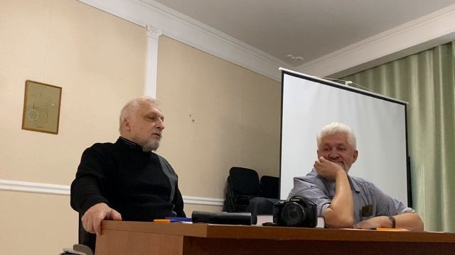 Творческий вечер писателя-фантаста Леонида Смирнова - истории бывалого грибника