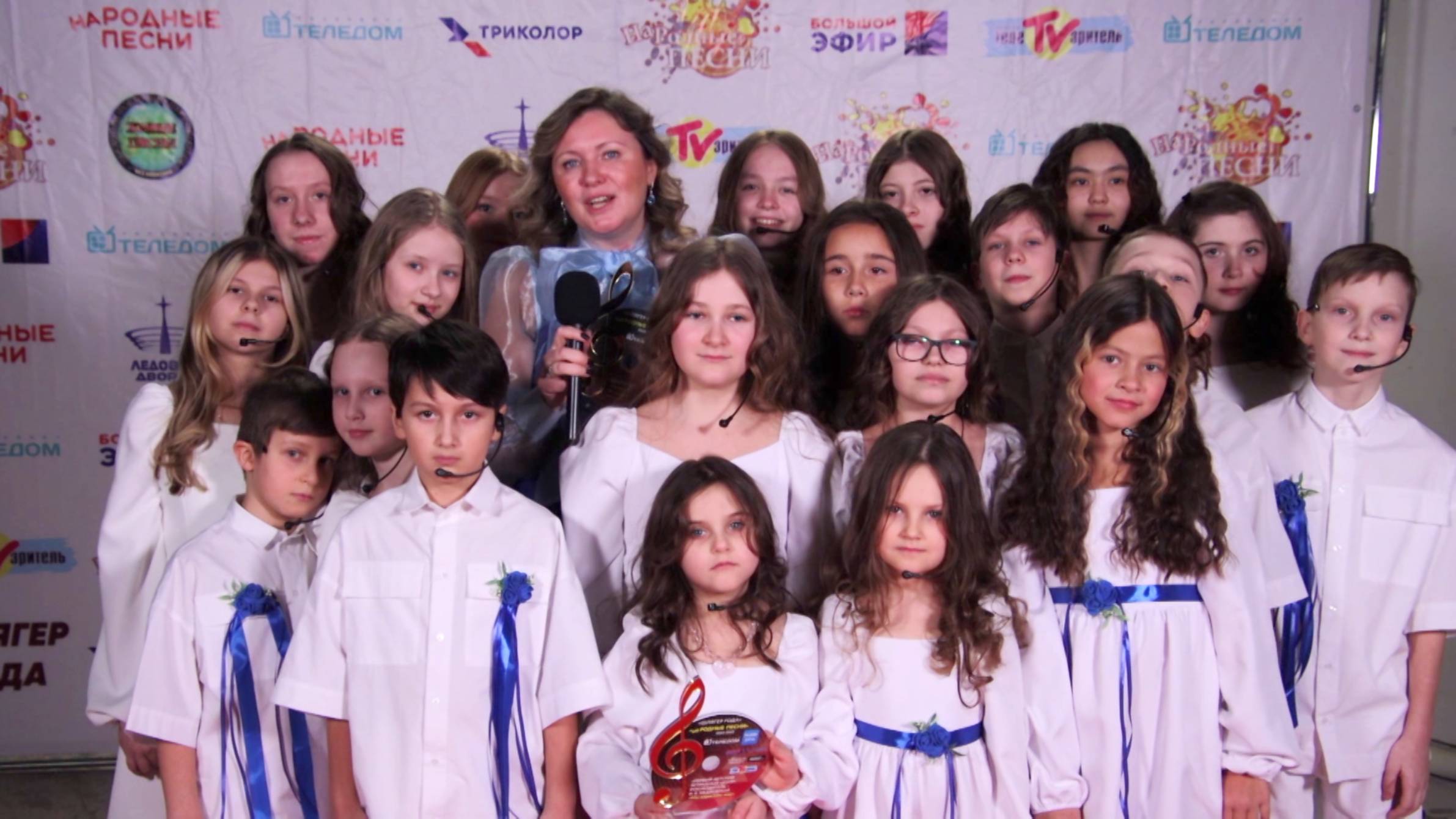 Ирина Медведская и «Первый детский эстрадный центр» «Мы нарисуем мир» (муз. и сл. И. Медведская)