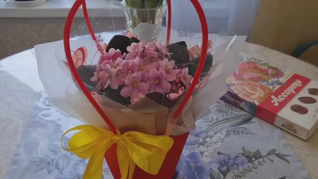 ПОЗДРАВЛЯЮ С ПРАЗДНИКОМ 8 МАРТА! ЧТО ПОДАРЮ СВОИМ ДЕВОЧКАМ. СЕРВИРОВКА ПРАЗДНИЧНОГО СТОЛА.