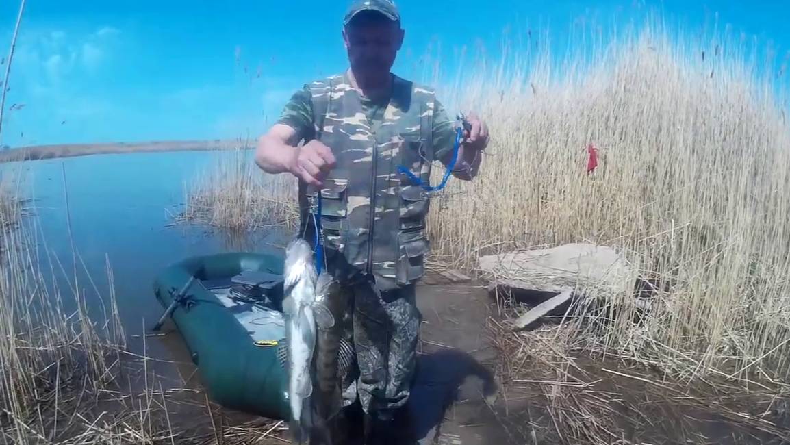 За весенним судаком с супругой.