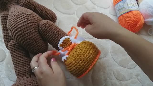 Вяжем башмачки для медвежонка