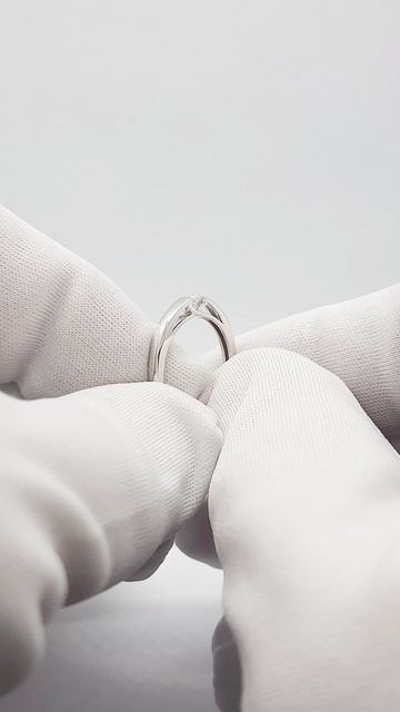 Кольцо с бриллиантом 0,11 карата