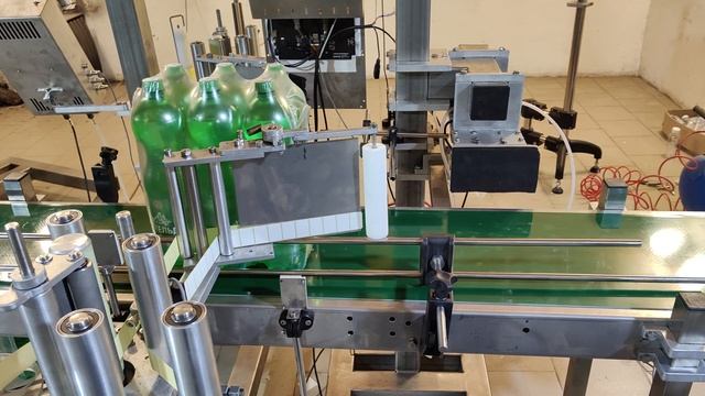 Наклеивание этикетки на упаковку - EtiKon.ru