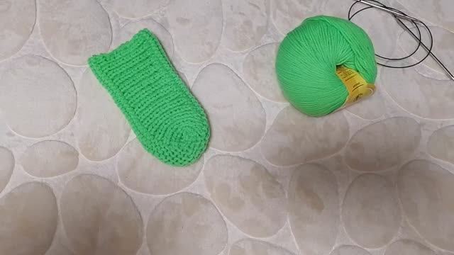 Как связать носочки для малыша на двух спицах без пятки