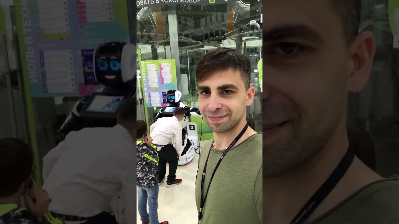 Робот-Гид в Сколково танцует)