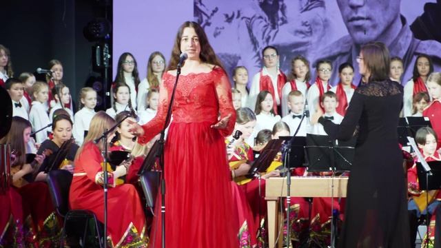 ГОРЬКАЯ МОЯ РОДИНА.
Стихи Николая Добронравова.
Музыка Александры Пахмутовой.