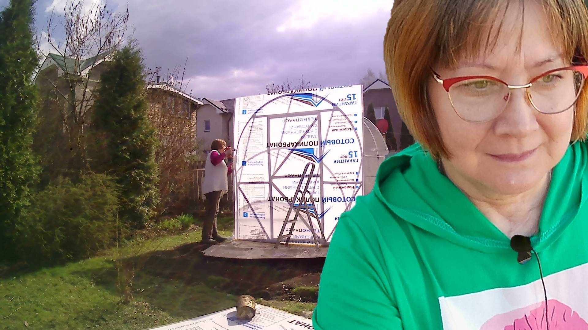 Накрыла тепличку поликарбонатом и прочие работы. Загородная жизнь на 4 сутках.