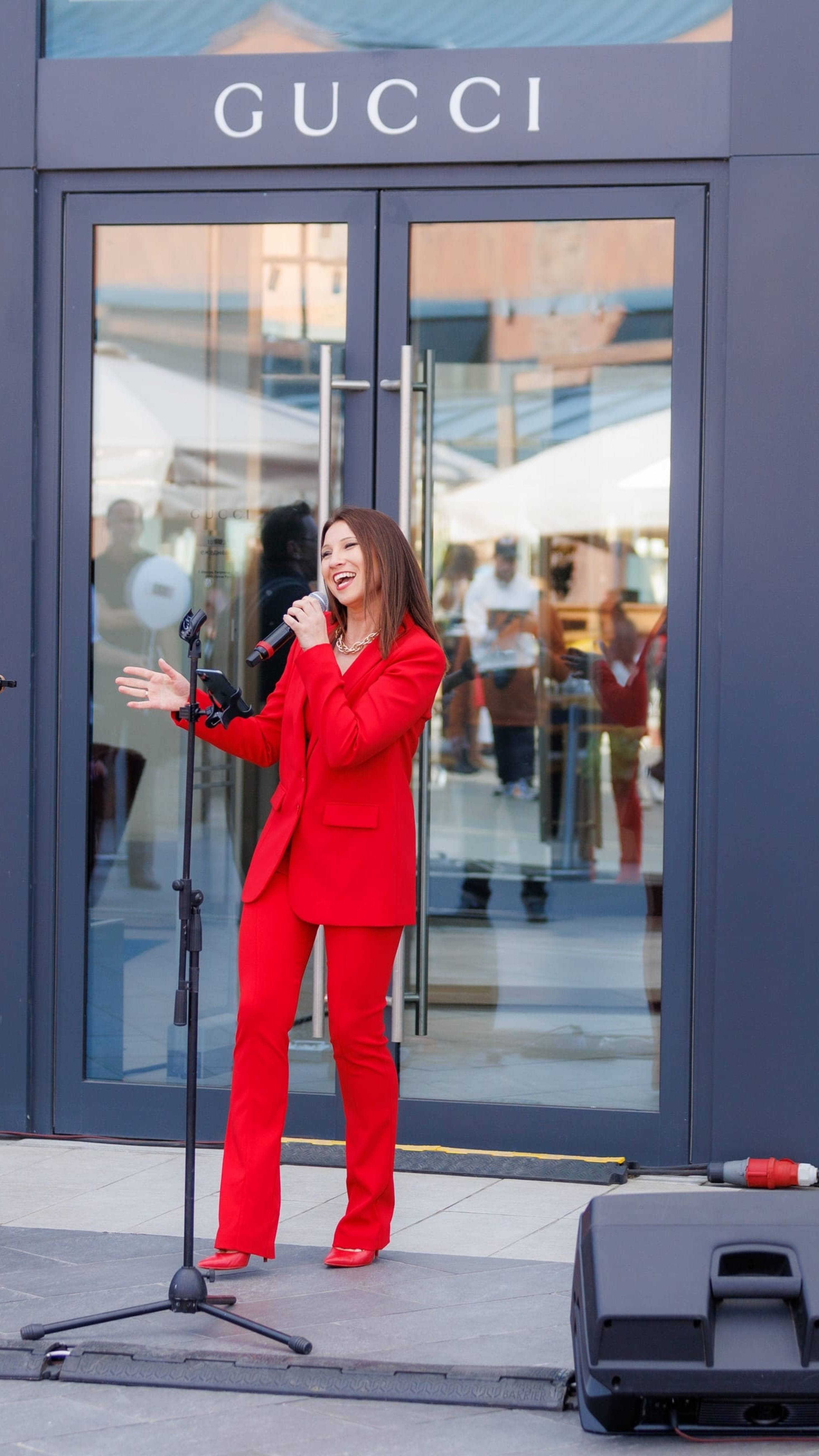 Кавер-группа "Слушай и танцуй!". Итальянские песни. Вокал Алена. Магазин Gucci