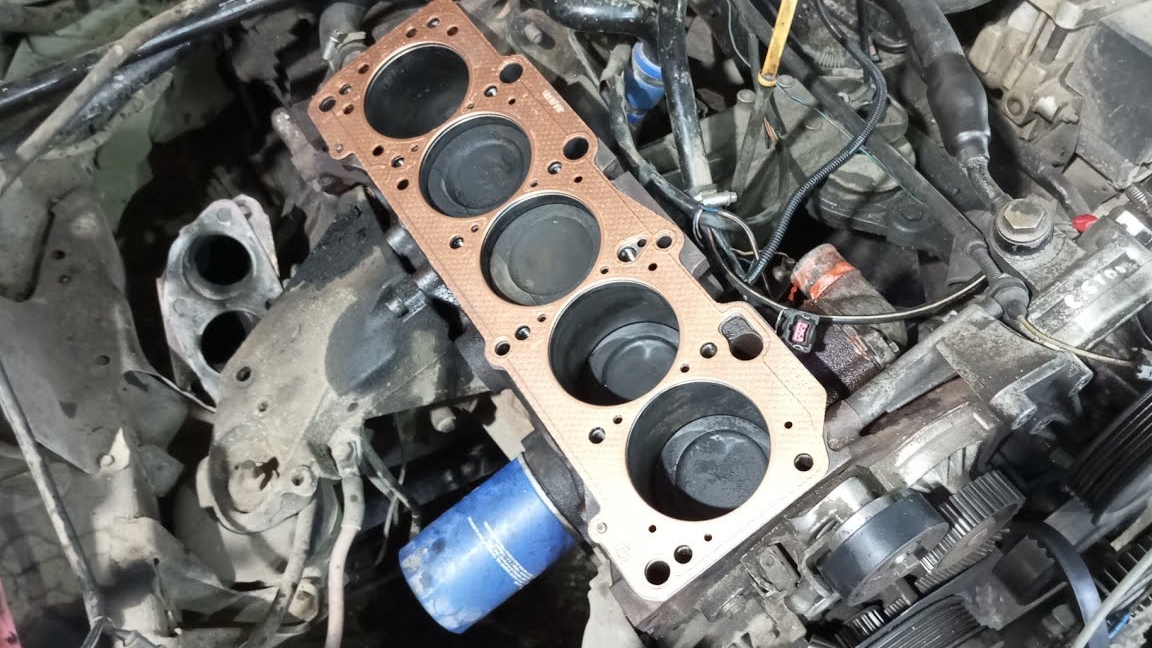 Прогорела прокладка Ауди 100 С4 2,3 ААR