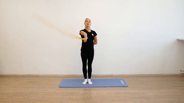 Вращение скакалки перед собой наружу