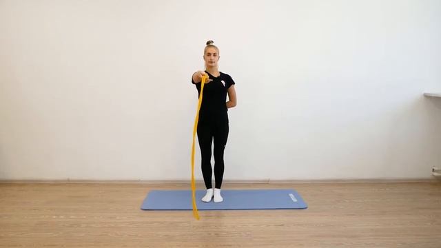 Вращение скакалки перед собой внутрь