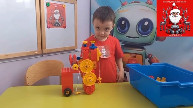 Помощник деда Мороза, Артем Б., 4 года