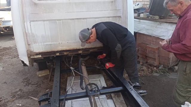 Как устанавливается правый усилитель рамы на газель. Как установить правый усилитель рамы под кабину