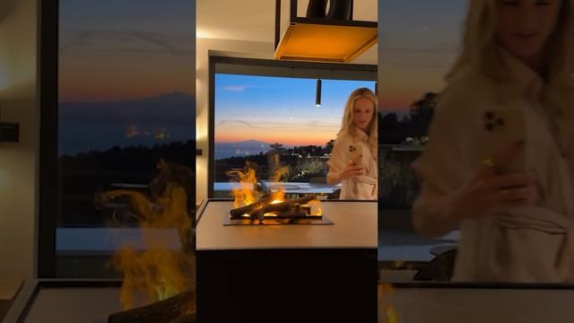 - Любимая, скажи, как я смотрюсь рядом с тобой?
 - Ну, как ЧМО на фоне идеала.