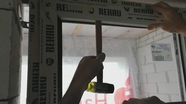 Установка пластиковой двери своими руками. Ставим пластиковую балконную дверь со стеклопакетом.