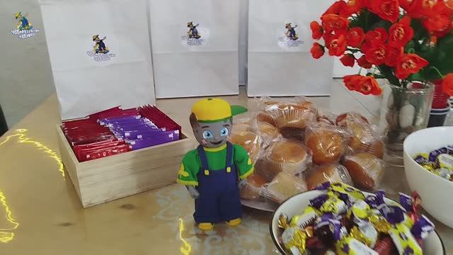 Чебаркульчик_Чебушек_вручает_подарки_викторина_Чебаркуль_2025