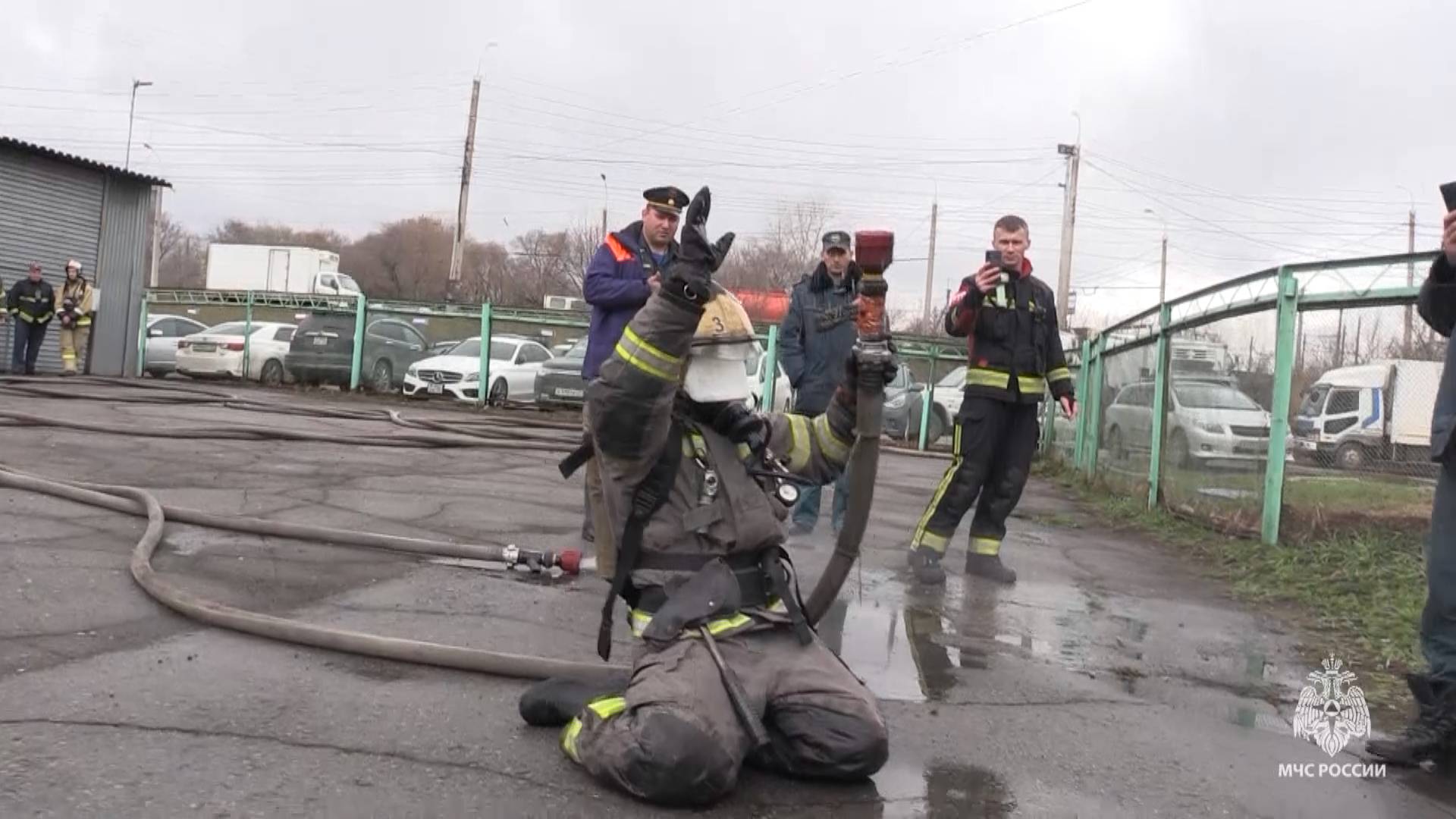 Какое звено ГДЗС из хабаровских огнеборцев после испытания в дыму стало лучшим?