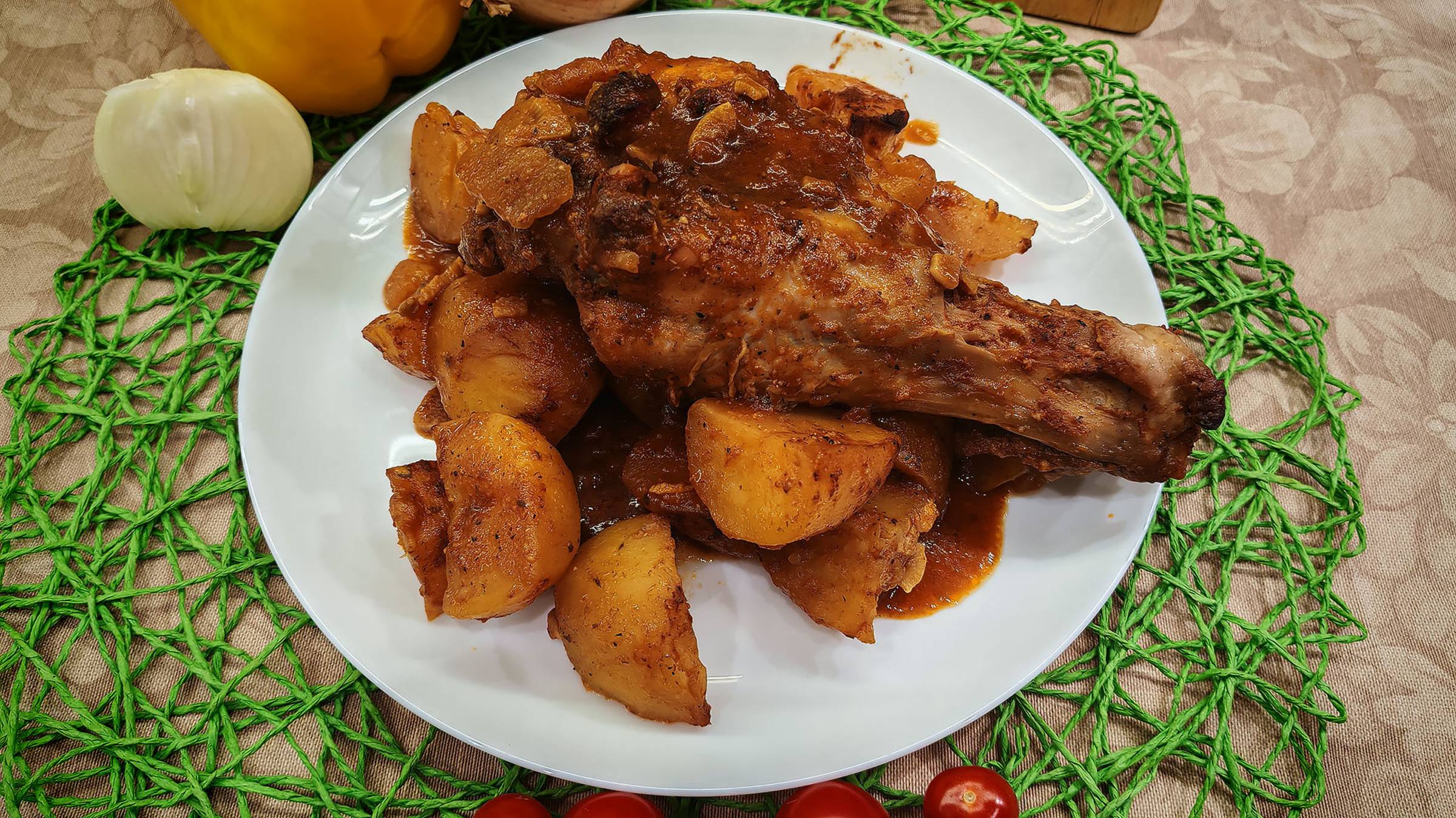 Как приготовить простой и вкусный ужин для всей семьи? Рецепт Индейка с картошкой в духовке.