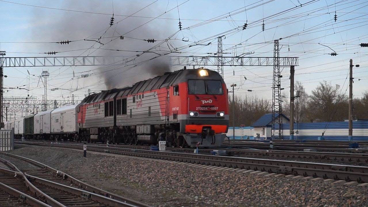 Тепловоз 2ТЭ25КМ-0007. Отправление.
