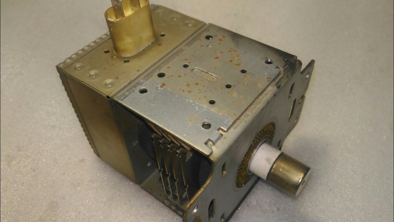 Магнетрон, как разобрать и что в нем есть.